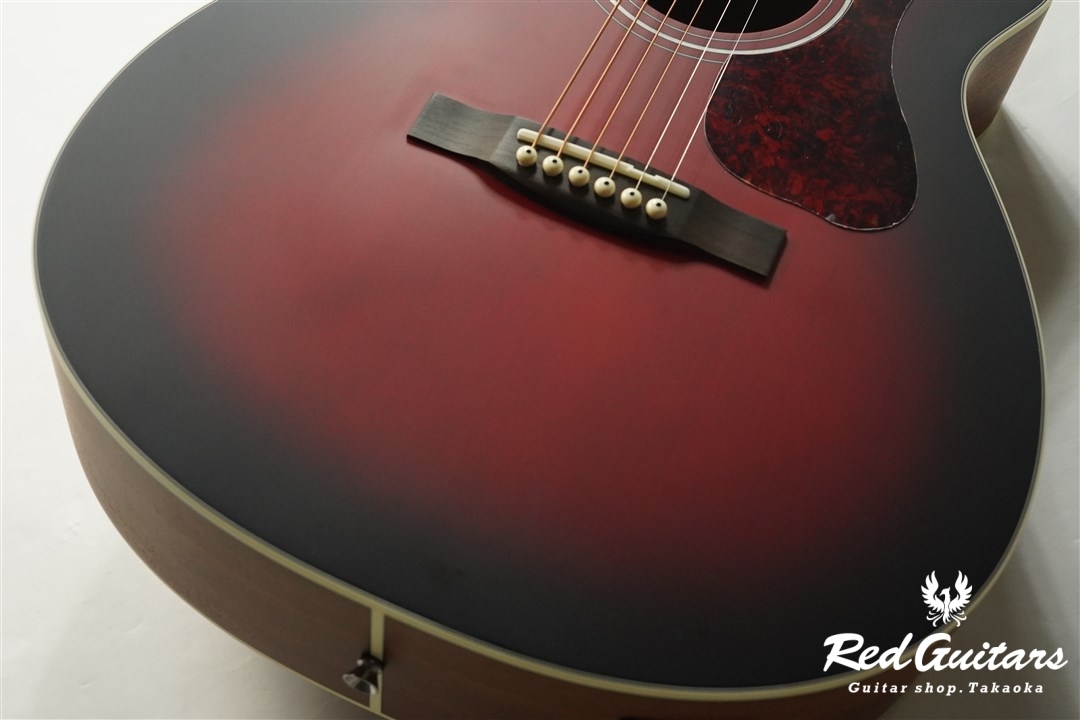 GUILD OM-240CE - Oxblood Burst | Red Guitars Online Store