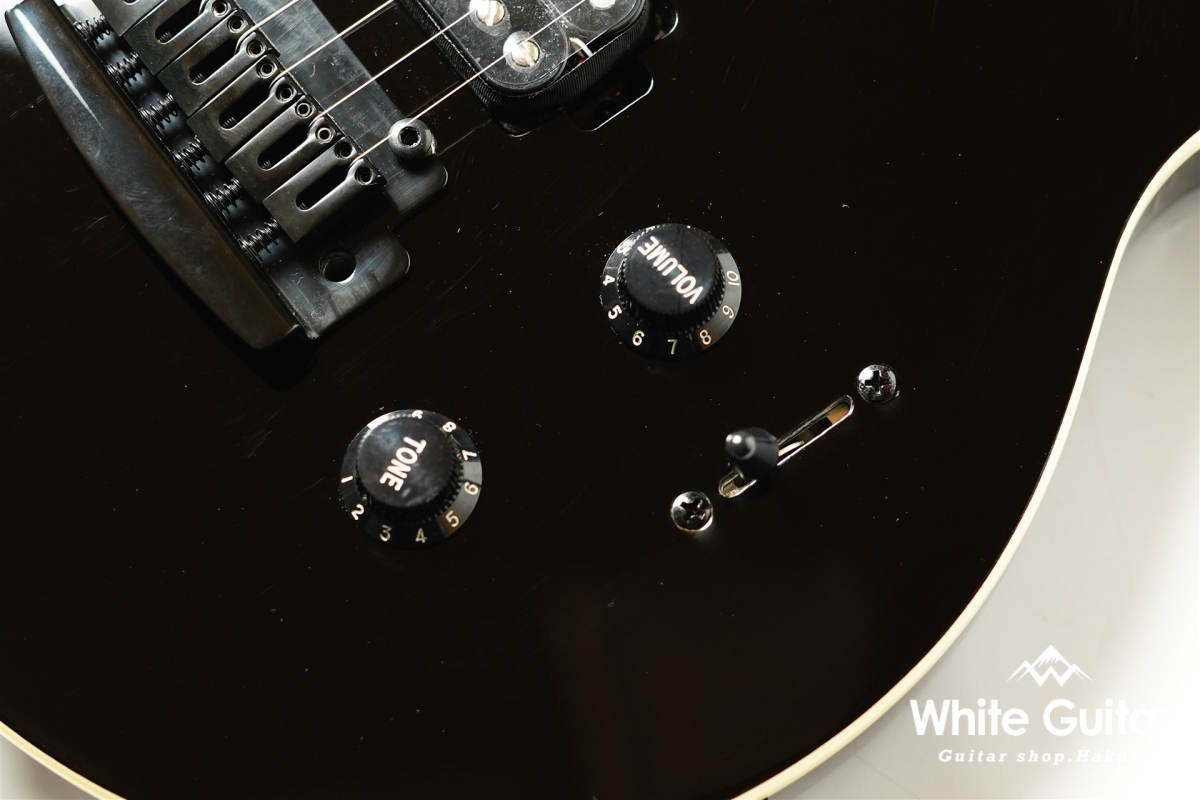 Sterling by MUSIC MAN AXIS SUB AX3S-BK-R1 - Black | White Guitars ...